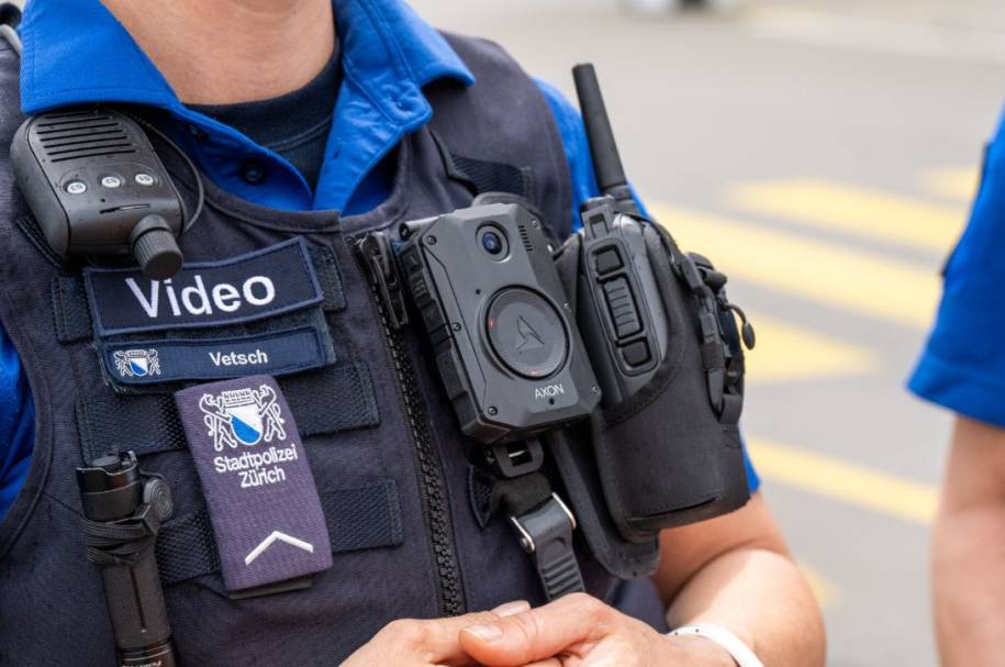 Stadtpolizei Zürich mit Bodycams im Einsatz - pctipp.ch